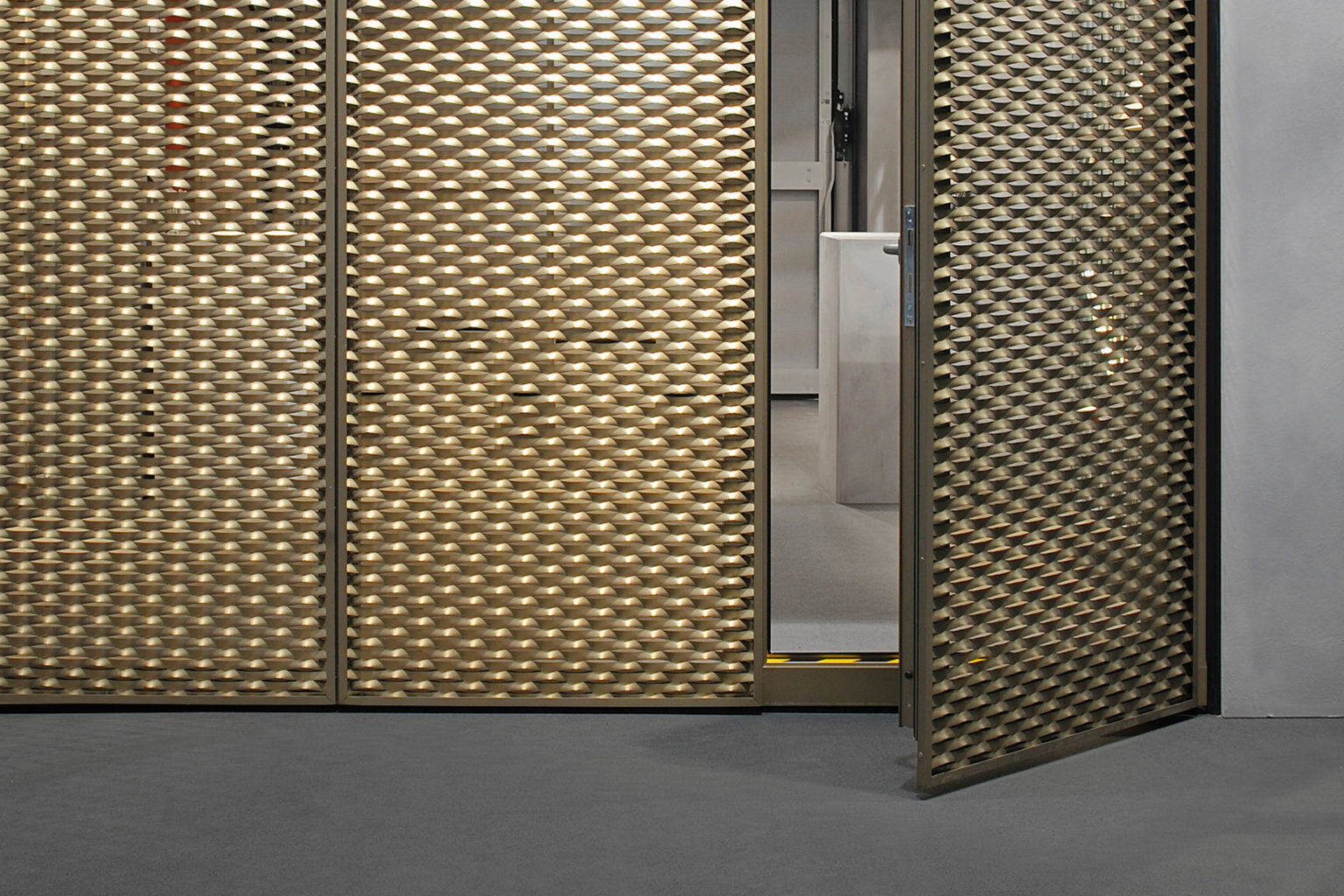 Garagentore - KÄUFERLE TORE TRENNSYSTEME EINHAUSUNGEN FENSTER TÜREN